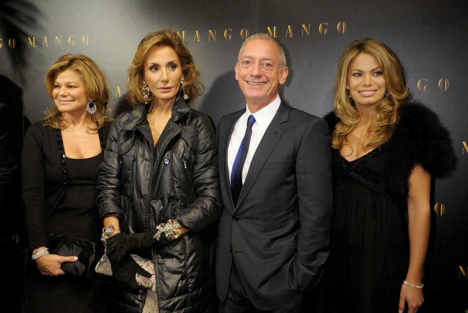 Η δραματική στιγμή που διασώστες πλησιάζουν τον νεκρό ιδρυτή των Mango -Ποιος θα κληρονομήσει ...